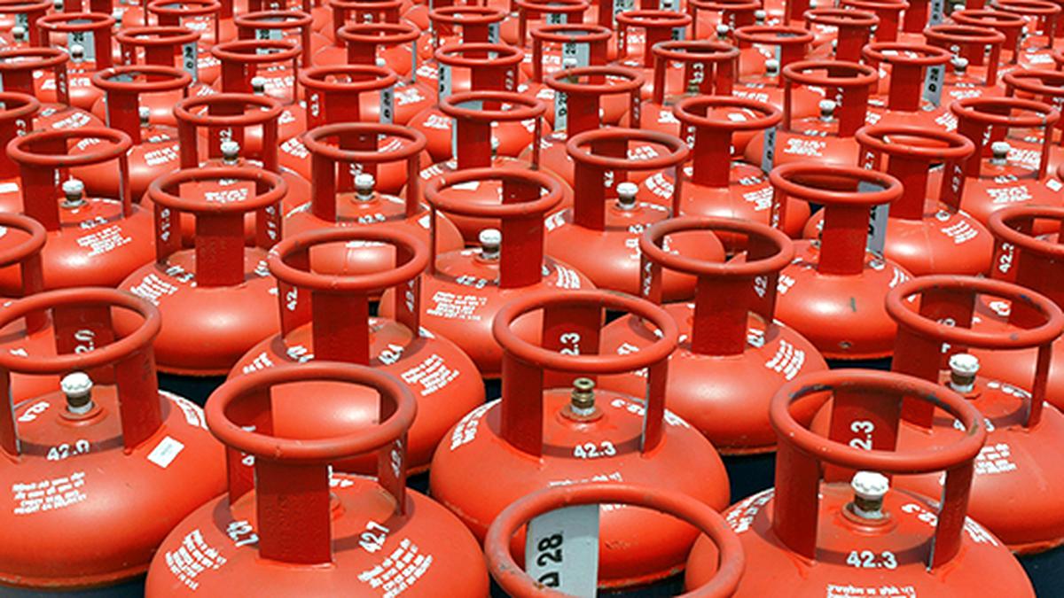 Handling LPG Cylinder issues - Marmita na Estrada