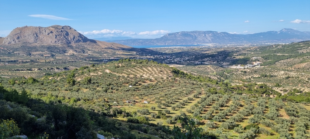 Climbing in Solomos - Marmita na Estrada